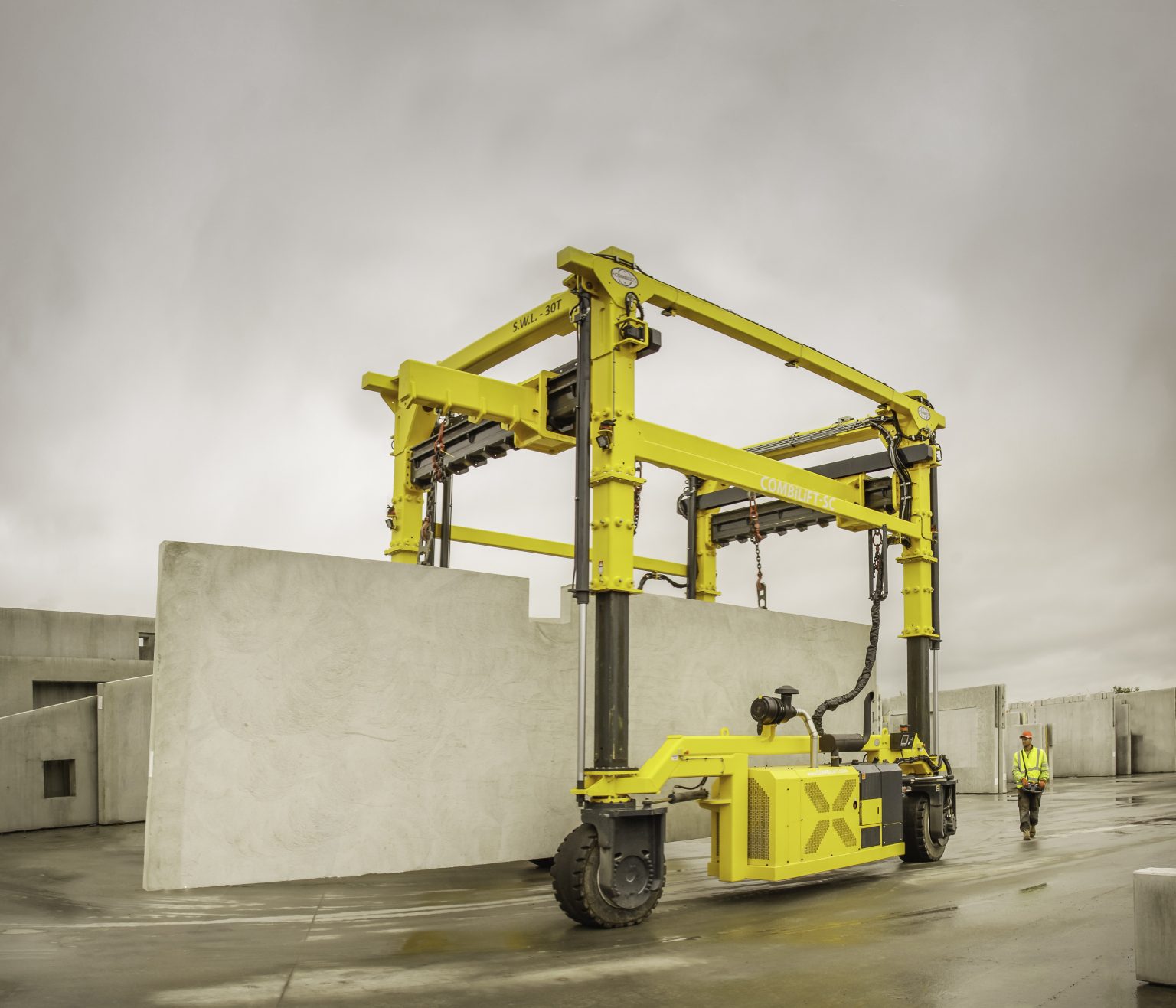 Combilift Straddle Carrier - Container Handling Solutions